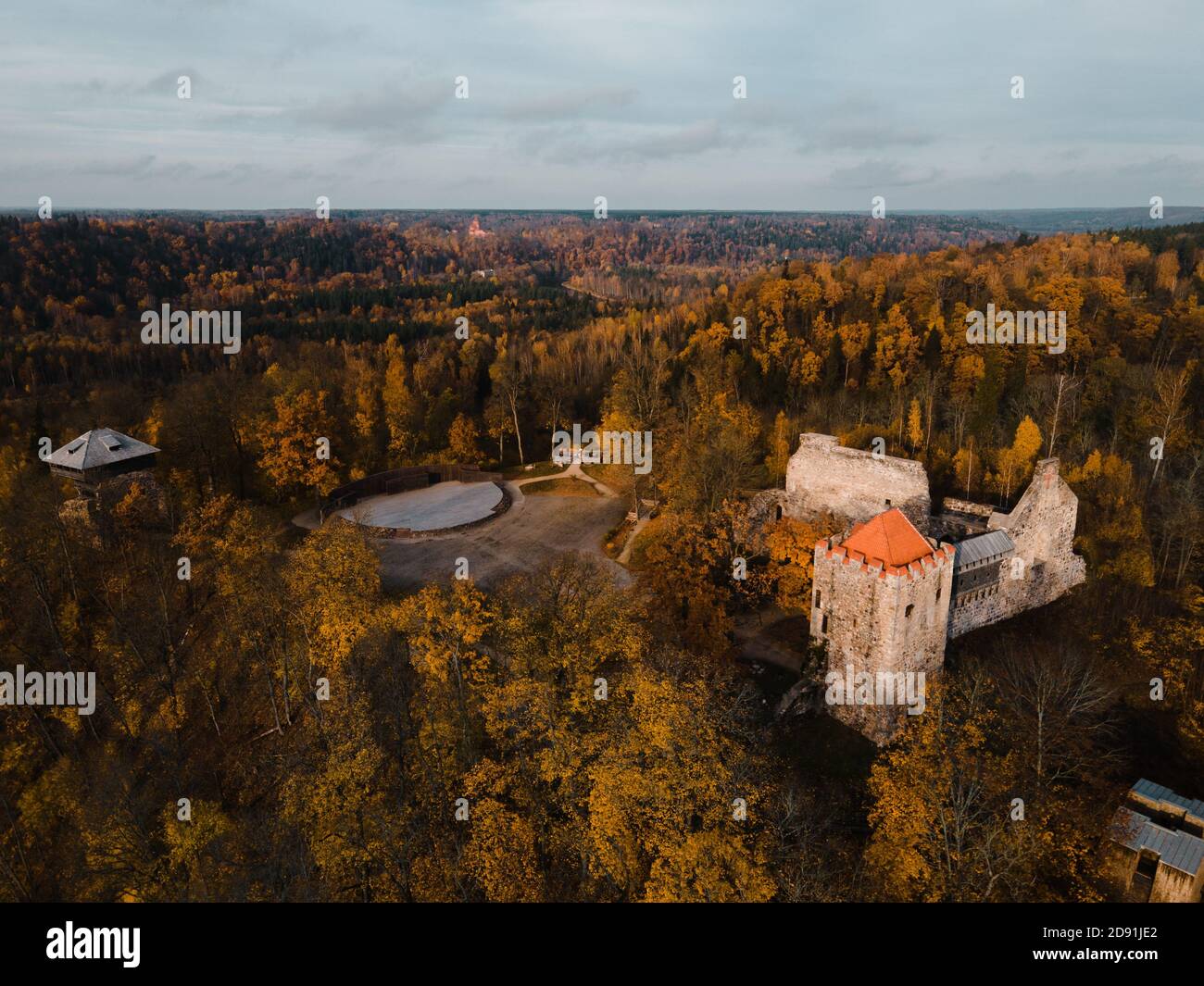 Epic medieval castle ruins hi-res stock photography and images - Alamy