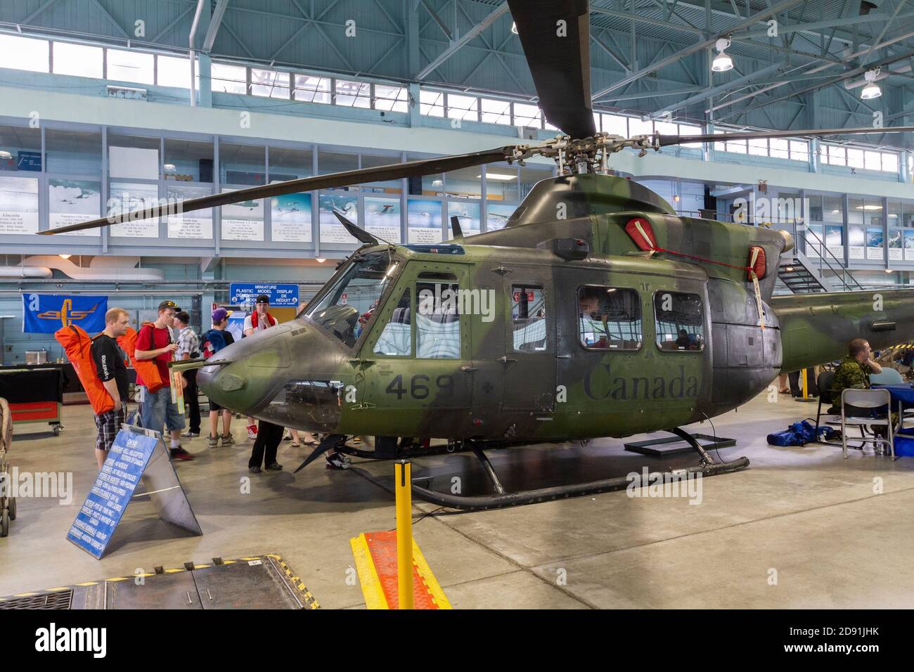400 tactical helicopter squadron hi-res stock photography and images ...