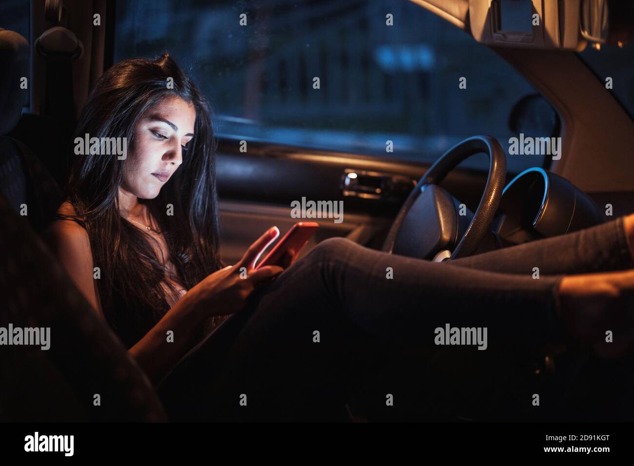 Woman car night alone hi-res stock photography and images - Alamy