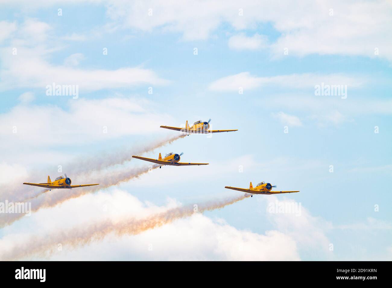 Harvard aeroplane aircraft plane hi-res stock photography and images ...