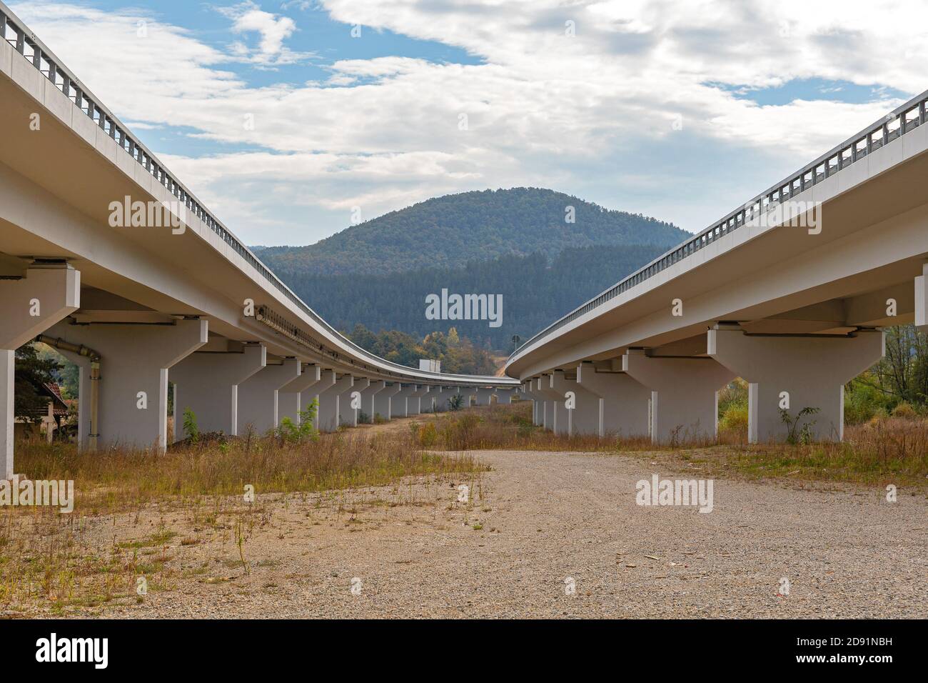 Concrete columns elevated road hi-res stock photography and images - Alamy