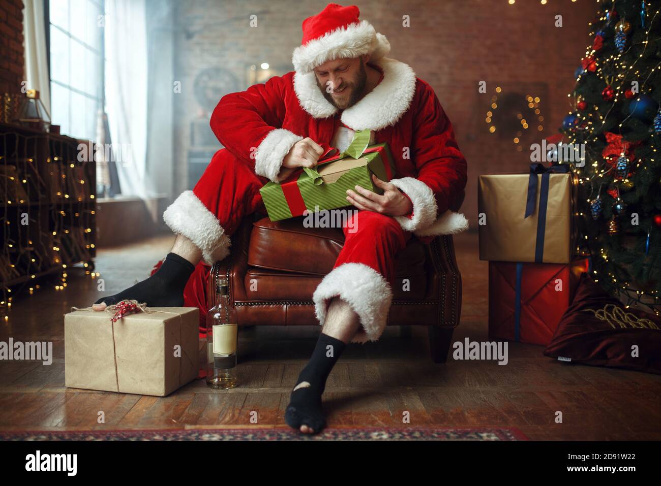 Drunk santa hi-res stock photography and images - Alamy