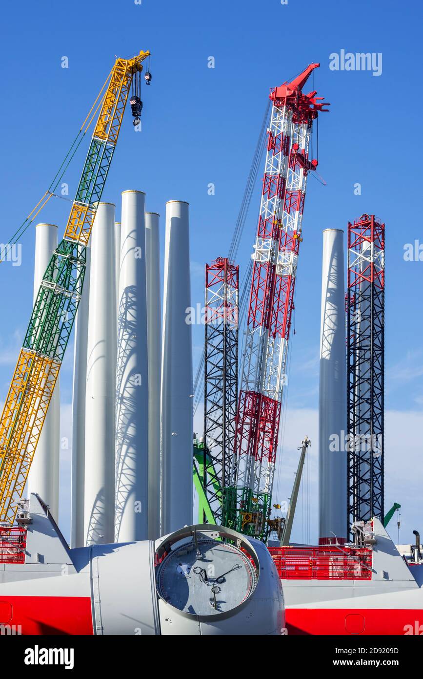 Wind turbine nacelles with rotor hubs and tower sections for offshore ...