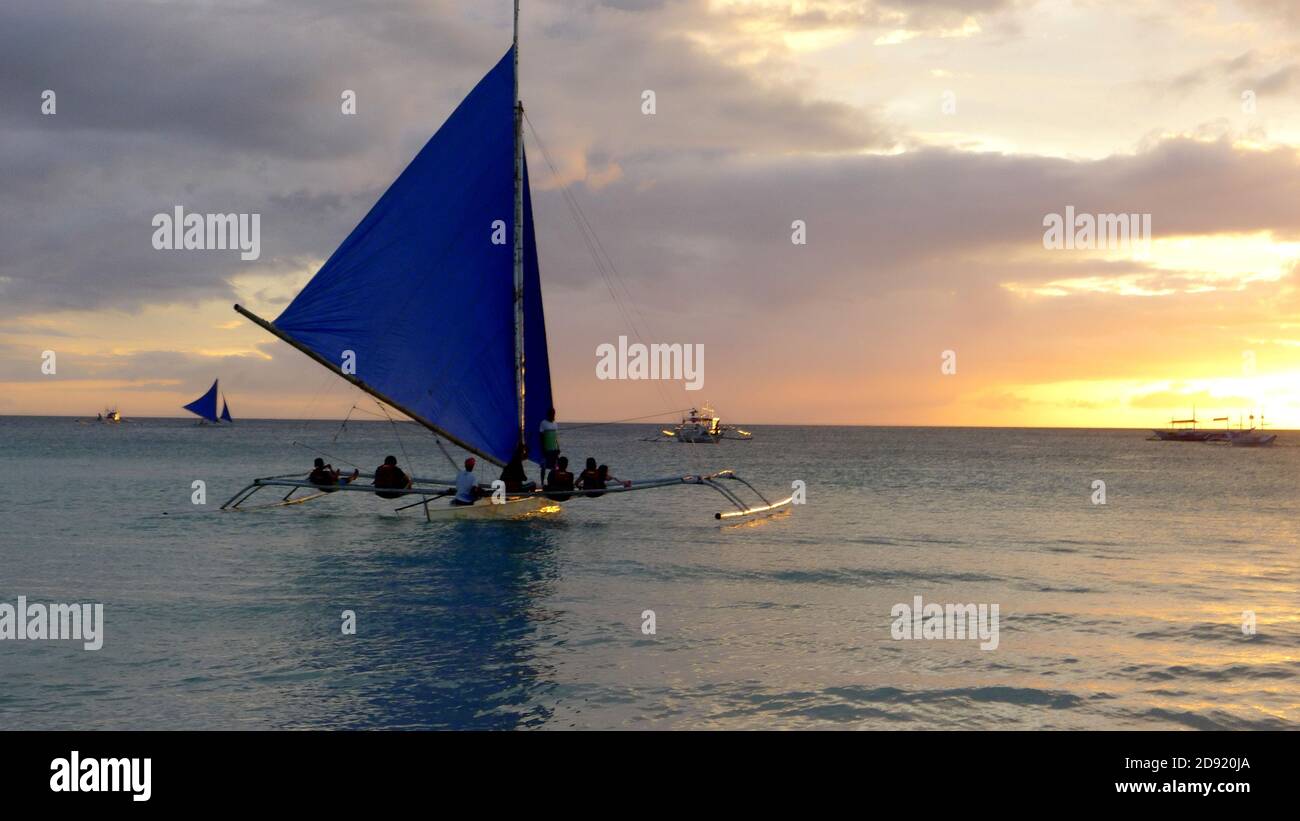 Yellow boats philippines hi-res stock photography and images - Alamy