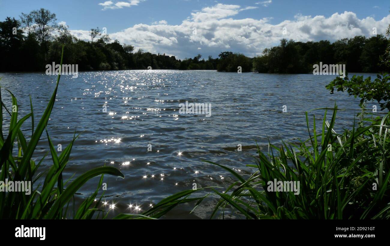 Sunlight glistening on water hi-res stock photography and images - Alamy