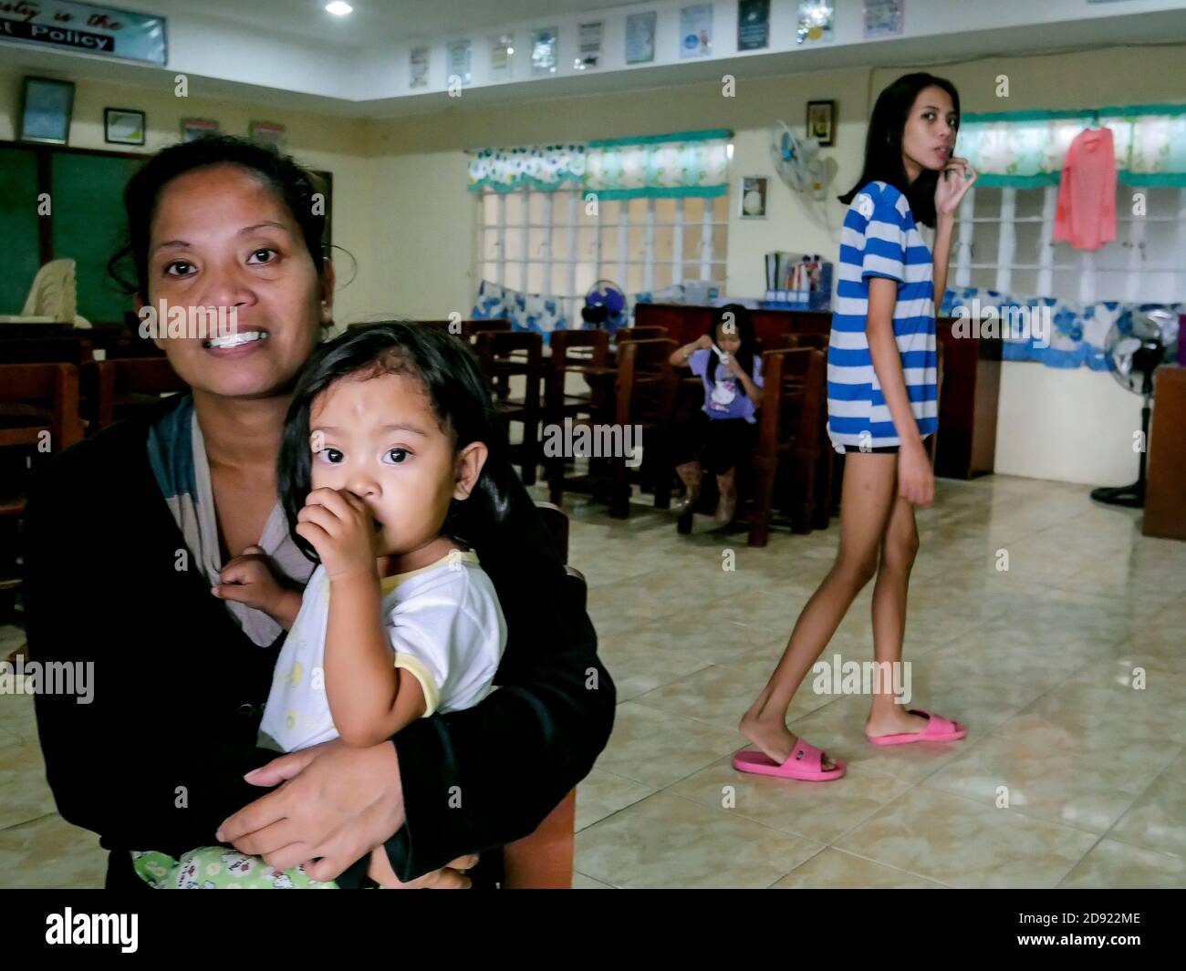 Flood evacuation family hi-res stock photography and images - Alamy