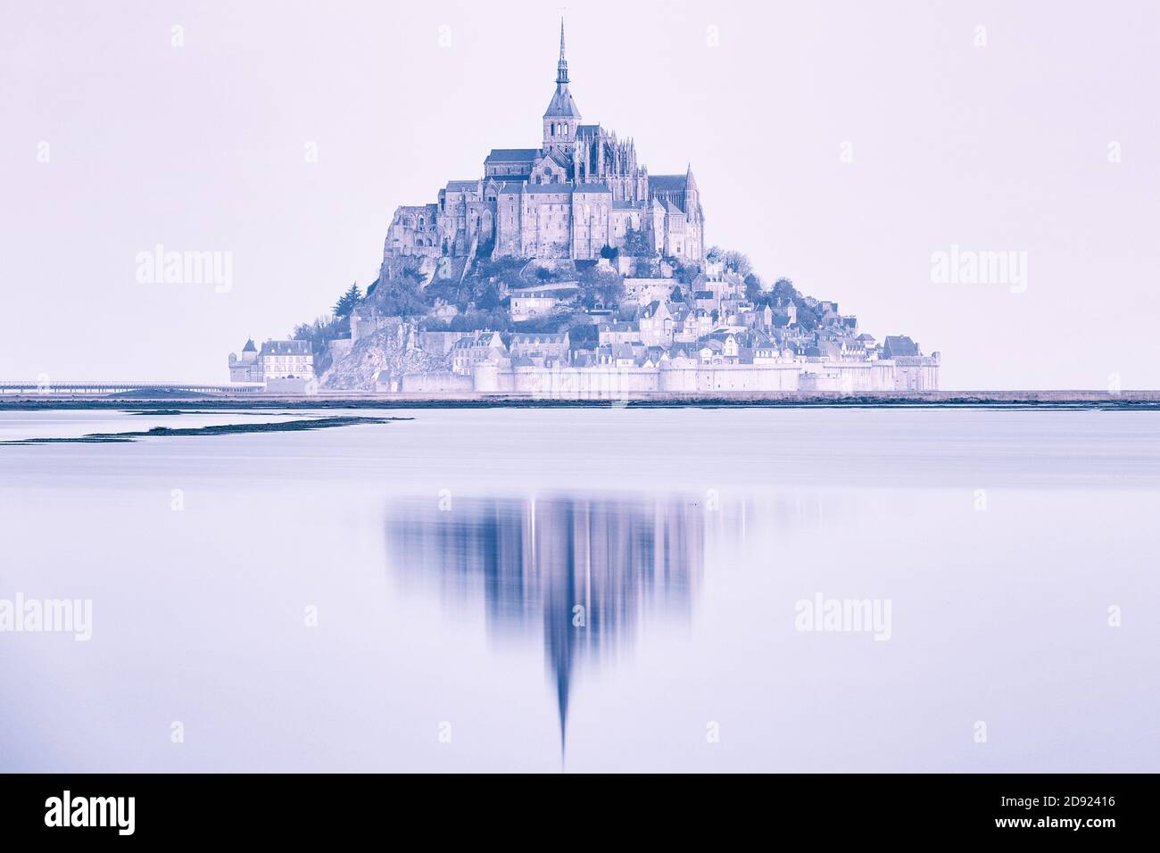 Mont saint michel and couesnon river at sunrise hi-res stock ...