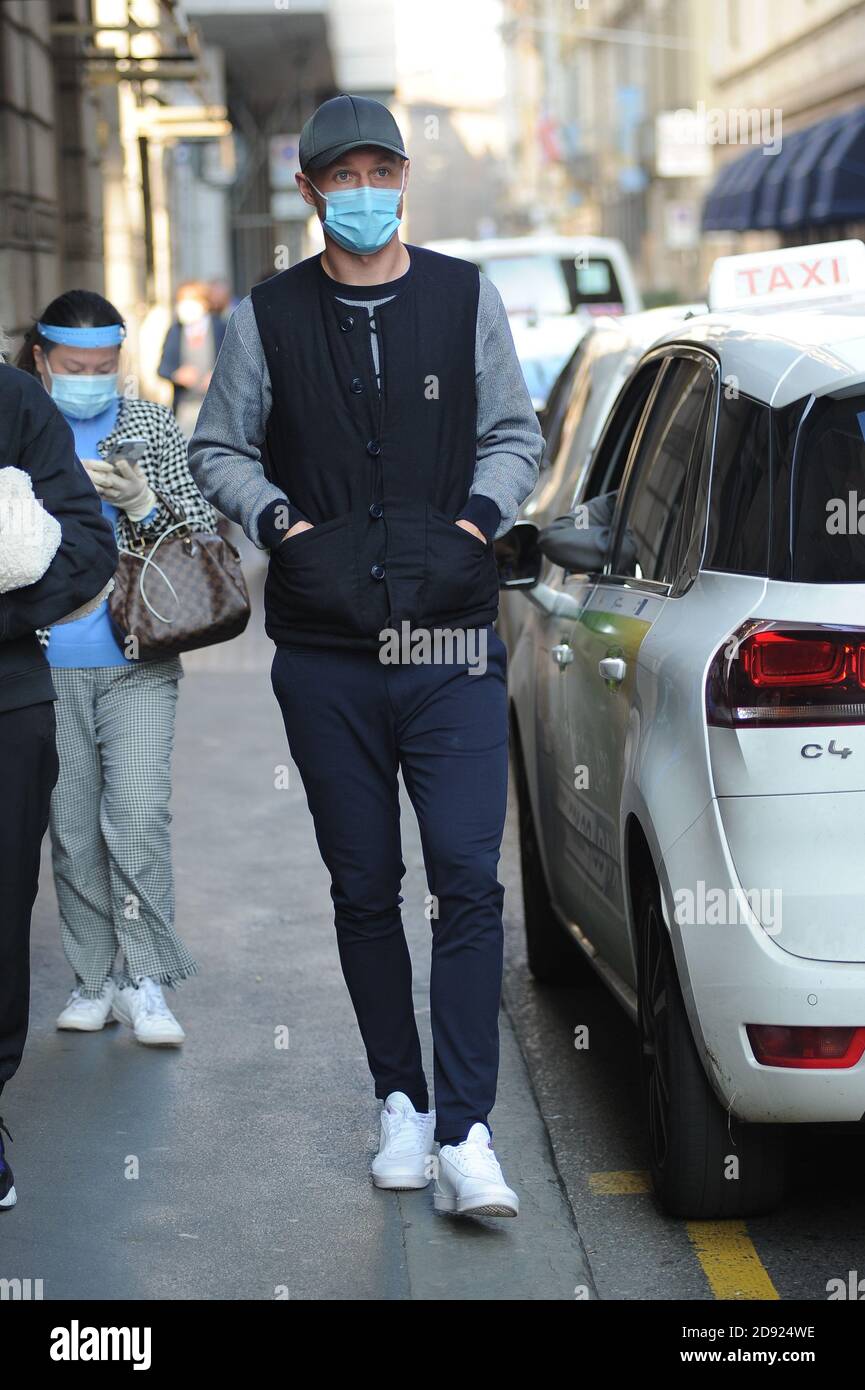 Milan, Simon Kjaer to wife Elina in the center Simon Kjaer, defender of ...