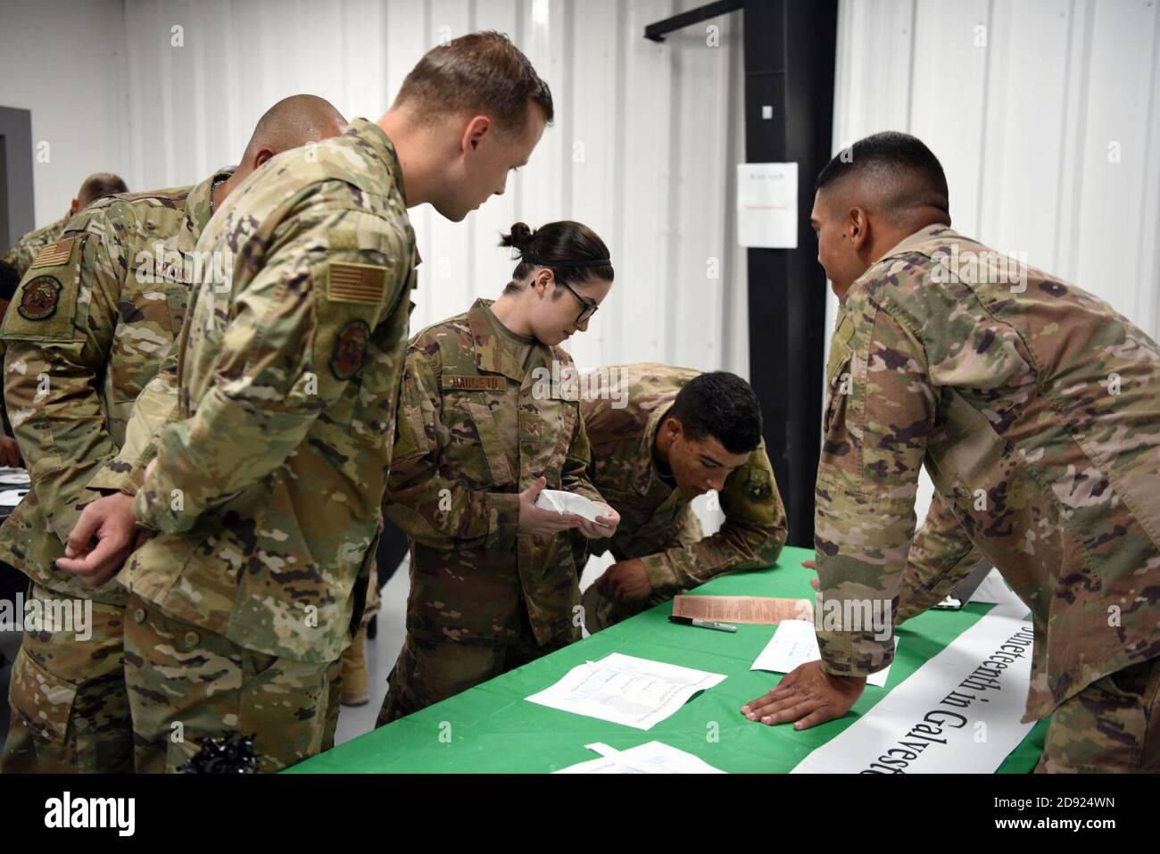Al dhafra air base hi-res stock photography and images - Alamy
