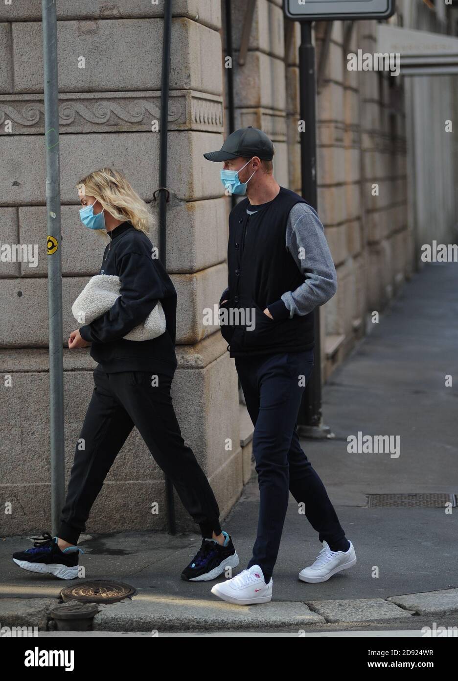 Milan, Simon Kjaer to wife Elina in the center Simon Kjaer, defender of ...