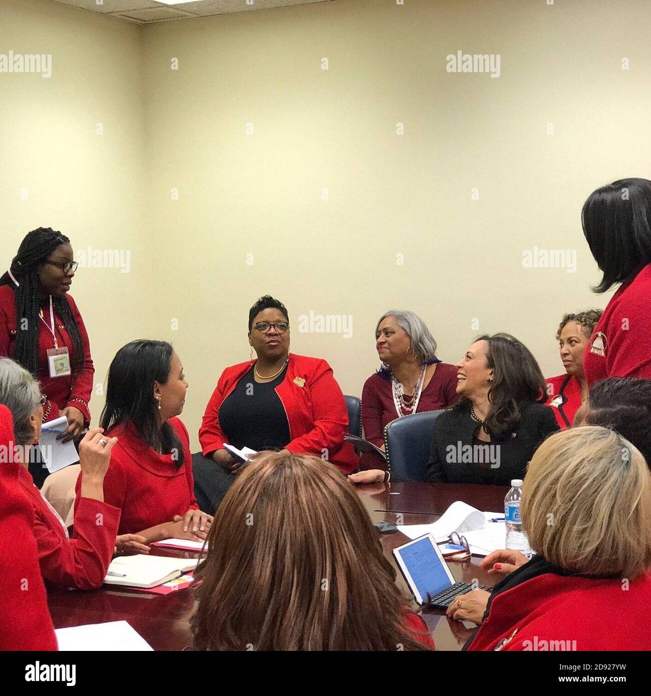 Kamala Harris with Delta Sigma Theta members C6VC6uhWMAAkIuF Stock ...