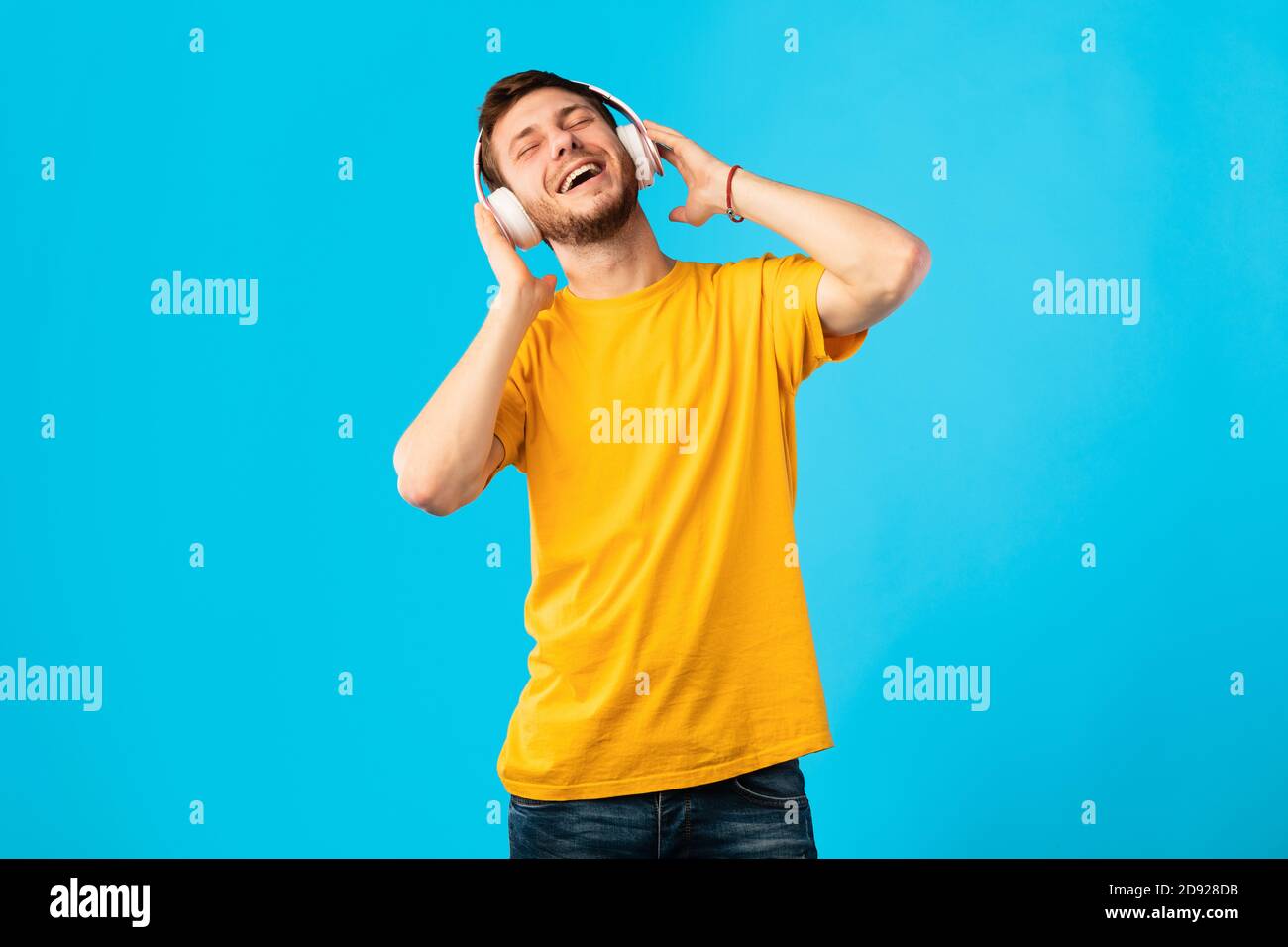 Dancing man earphones studio hi-res stock photography and images - Alamy