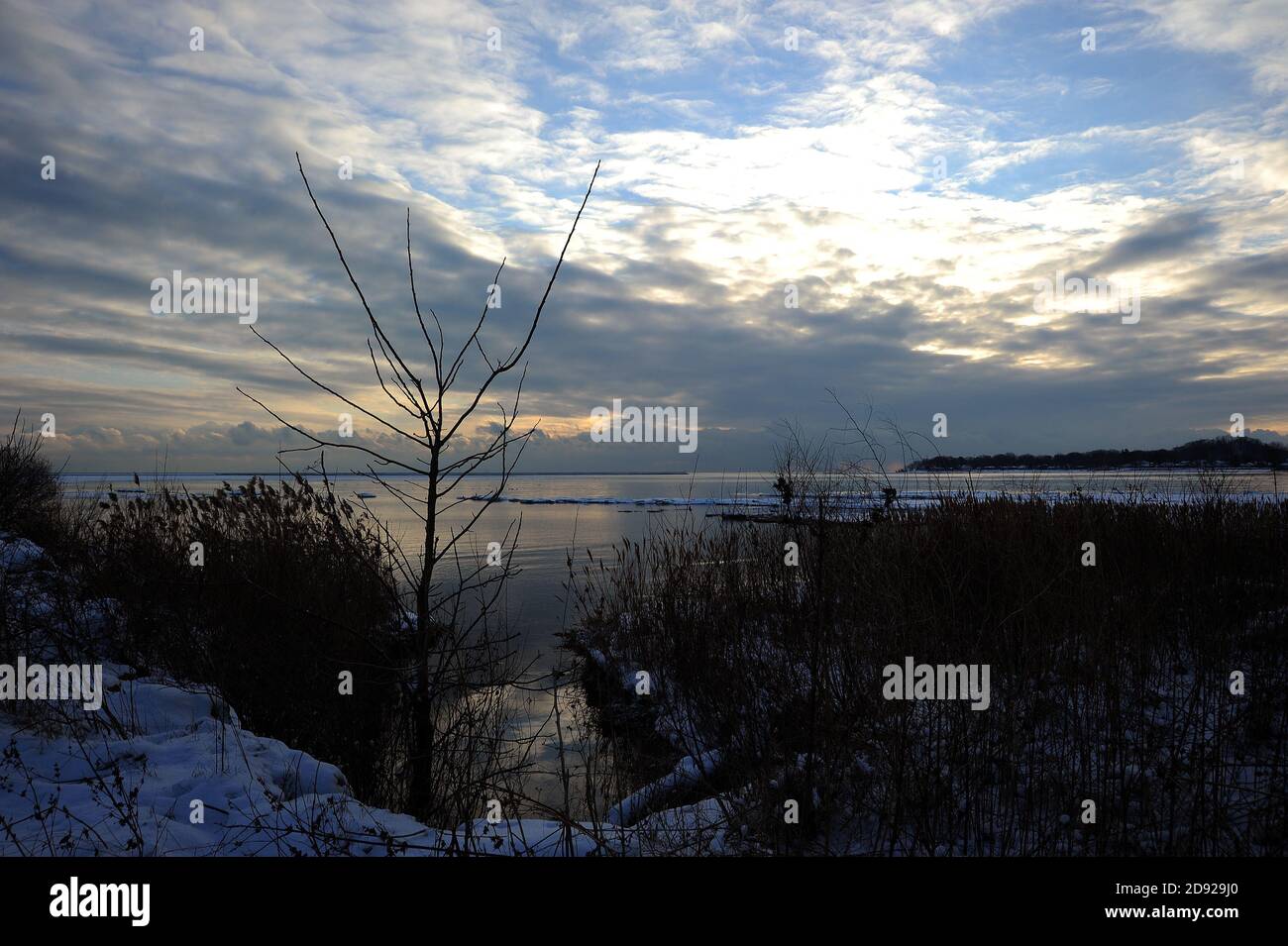 Lake Erie at Gravelly Bay, Port Colborne Stock Photo - Alamy