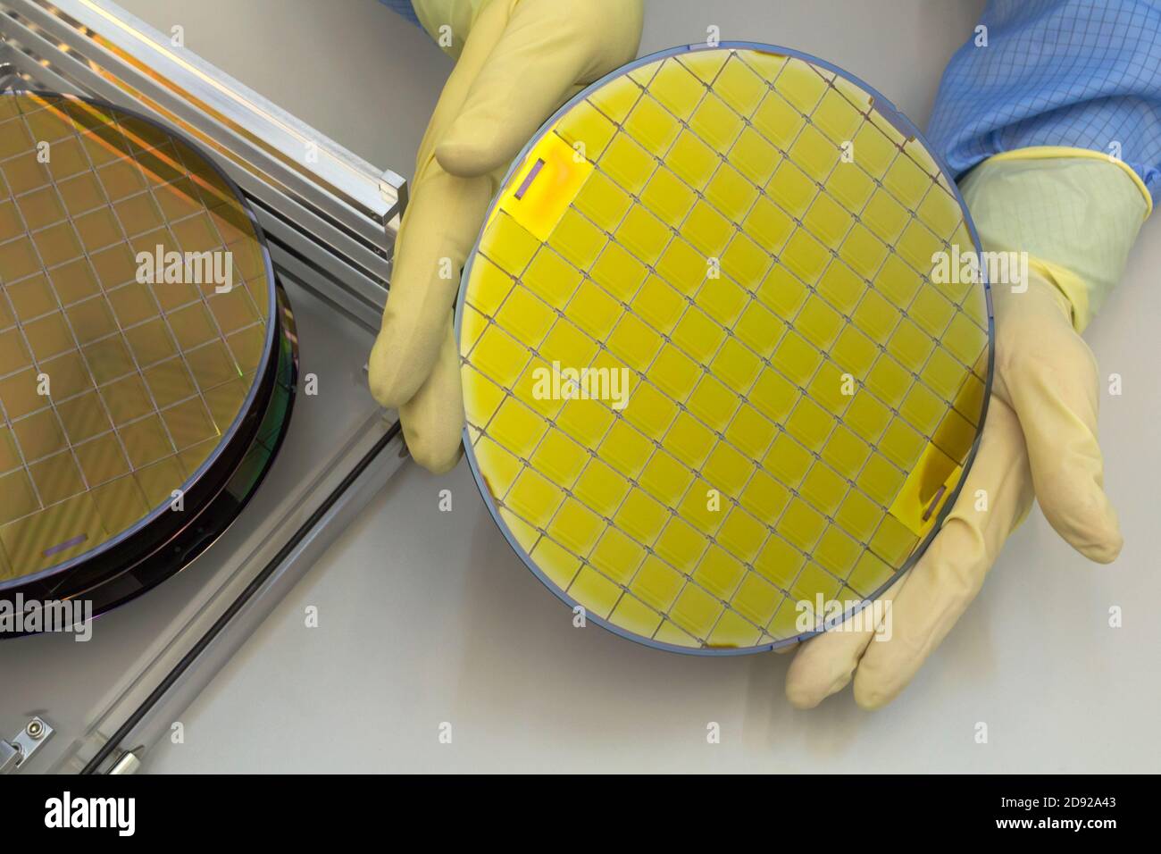 Polysilicon, silicon wafer production hi-res stock photography and ...