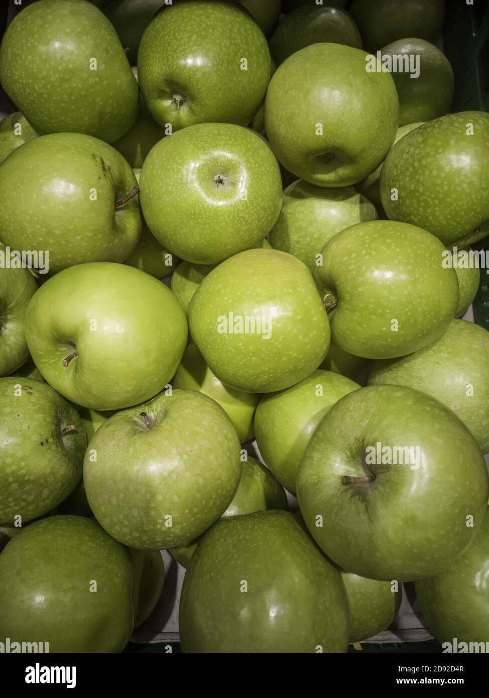 Green apples fruit shop, healthy and vegan food, fruit Stock Photo - Alamy