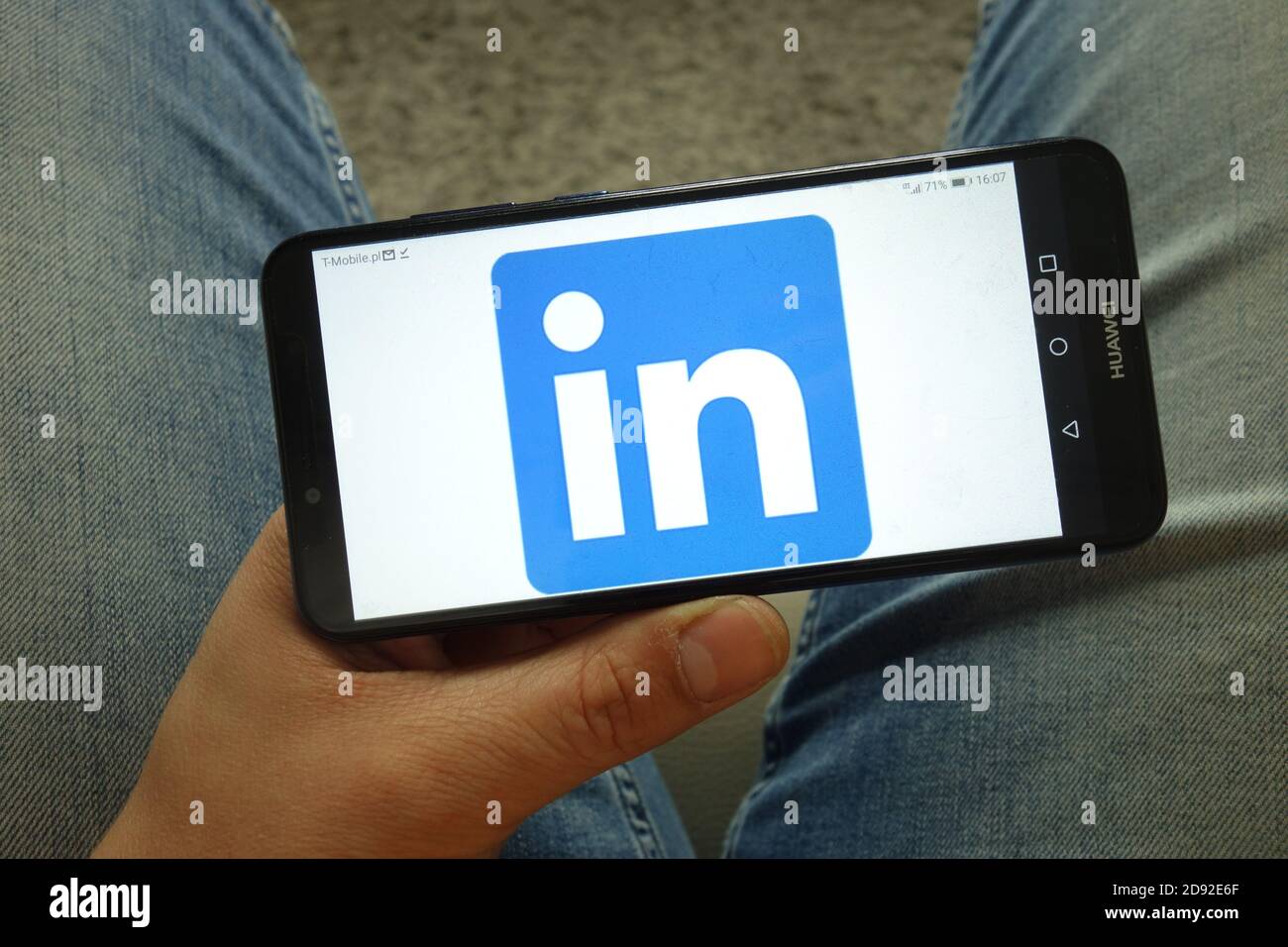 Linkedin logo app icon hi-res stock photography and images - Alamy