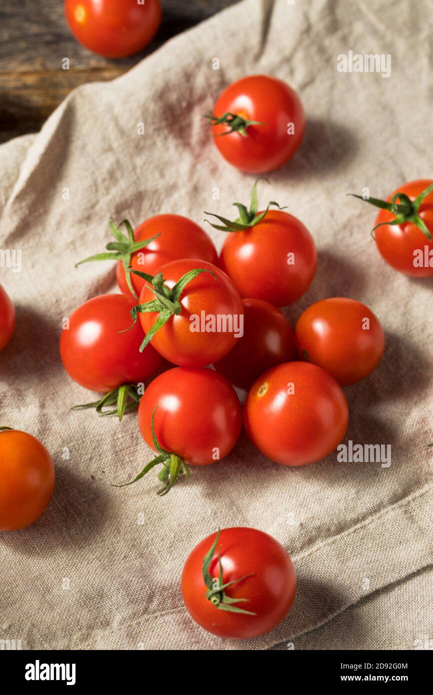 Raw Red Organic Cherry Tomatoes Ready to Eat Stock Photo - Alamy