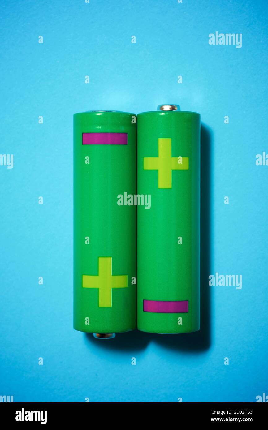 Small electric batteries household hi-res stock photography and images ...