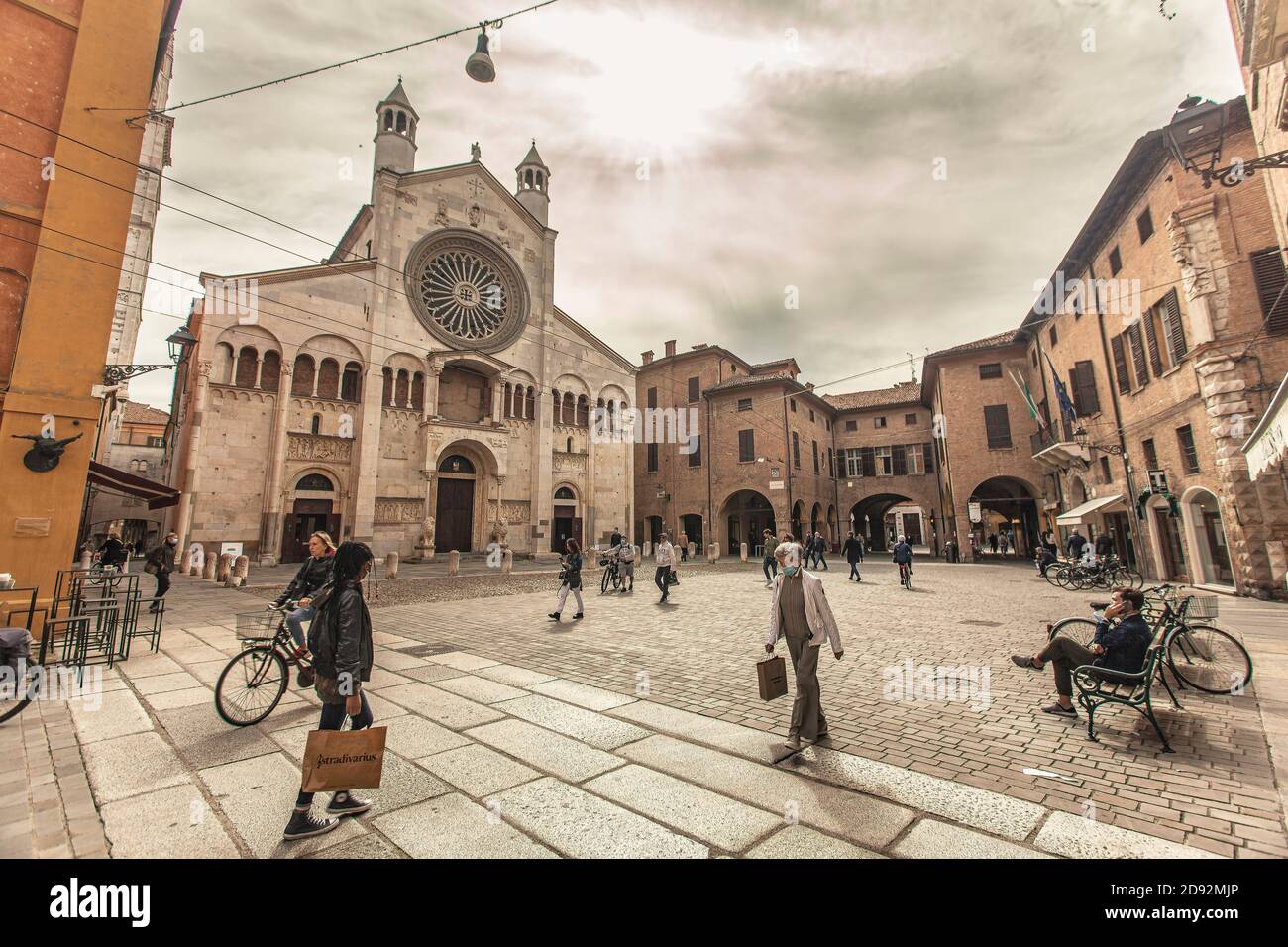 Modena cathedral exterior hi-res stock photography and images - Alamy