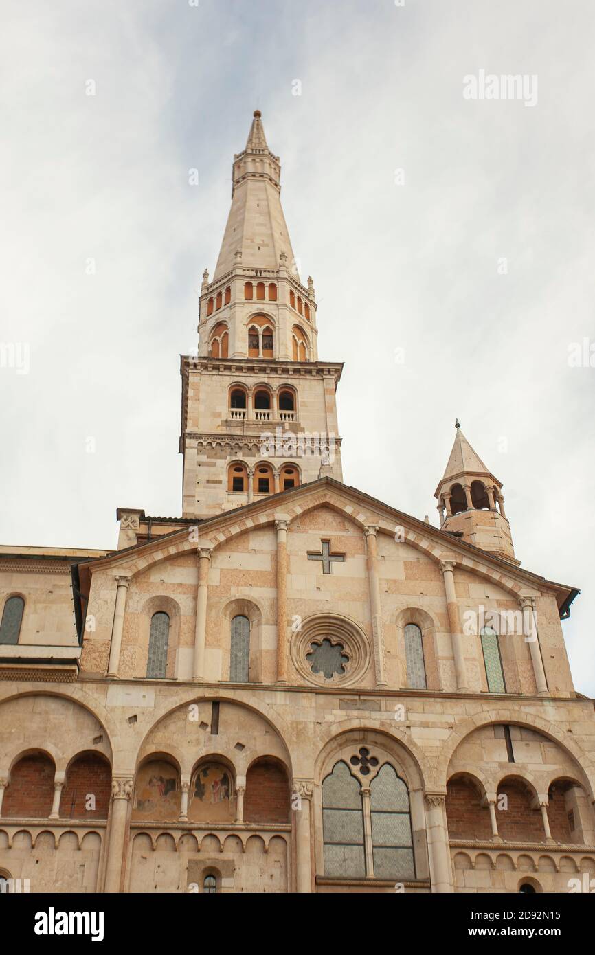 Cathedral of modena with tower torre ghirlandina hi-res stock ...