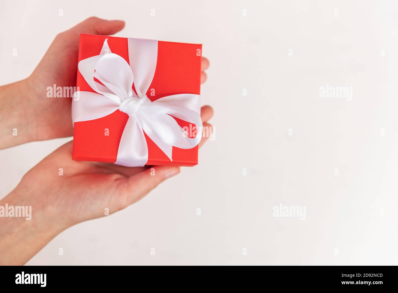 Hands giving receiving gift hi-res stock photography and images - Alamy