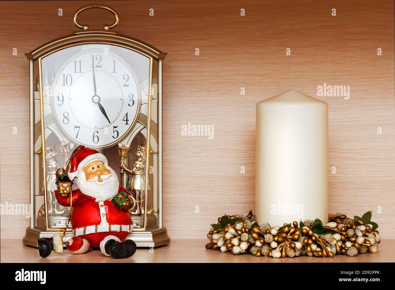 Candle clock hi-res stock photography and images - Alamy