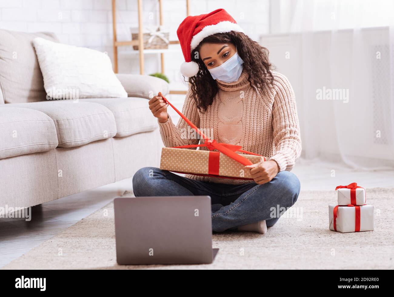 Bow opening hi-res stock photography and images - Alamy