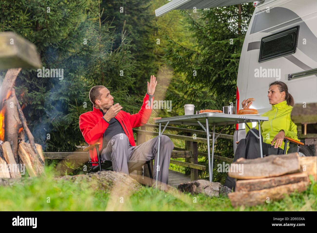 Camper van camp fire hi-res stock photography and images - Alamy