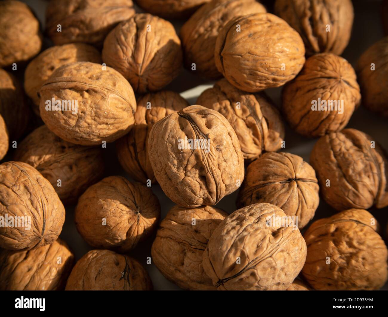Walnut background, scattered pile of walnuts Stock Photo - Alamy