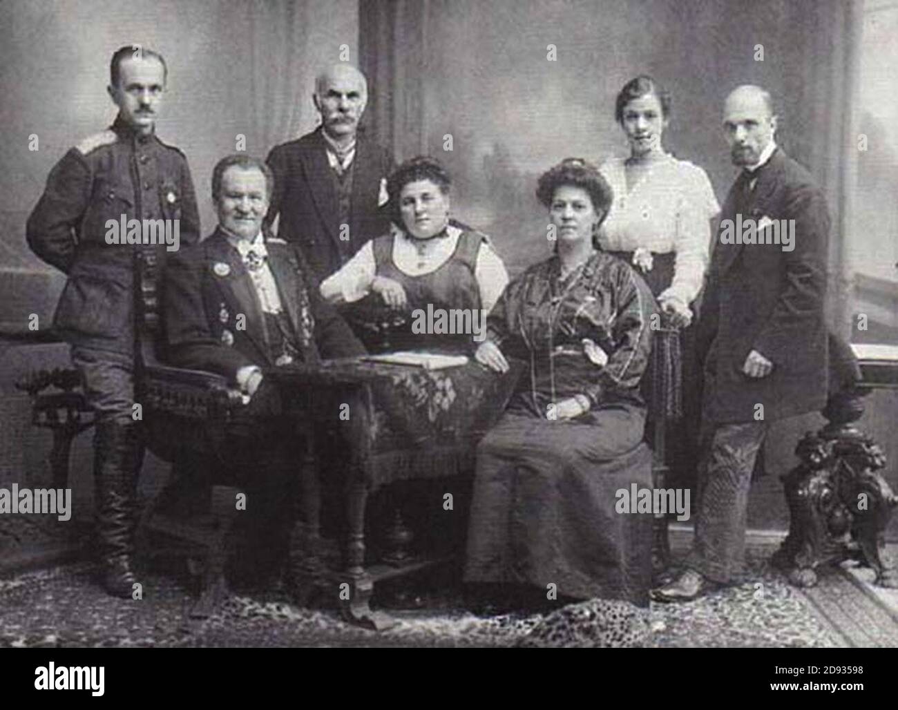 Karl Bulla with his family by Bulla's Studio 1914 Stock Photo - Alamy