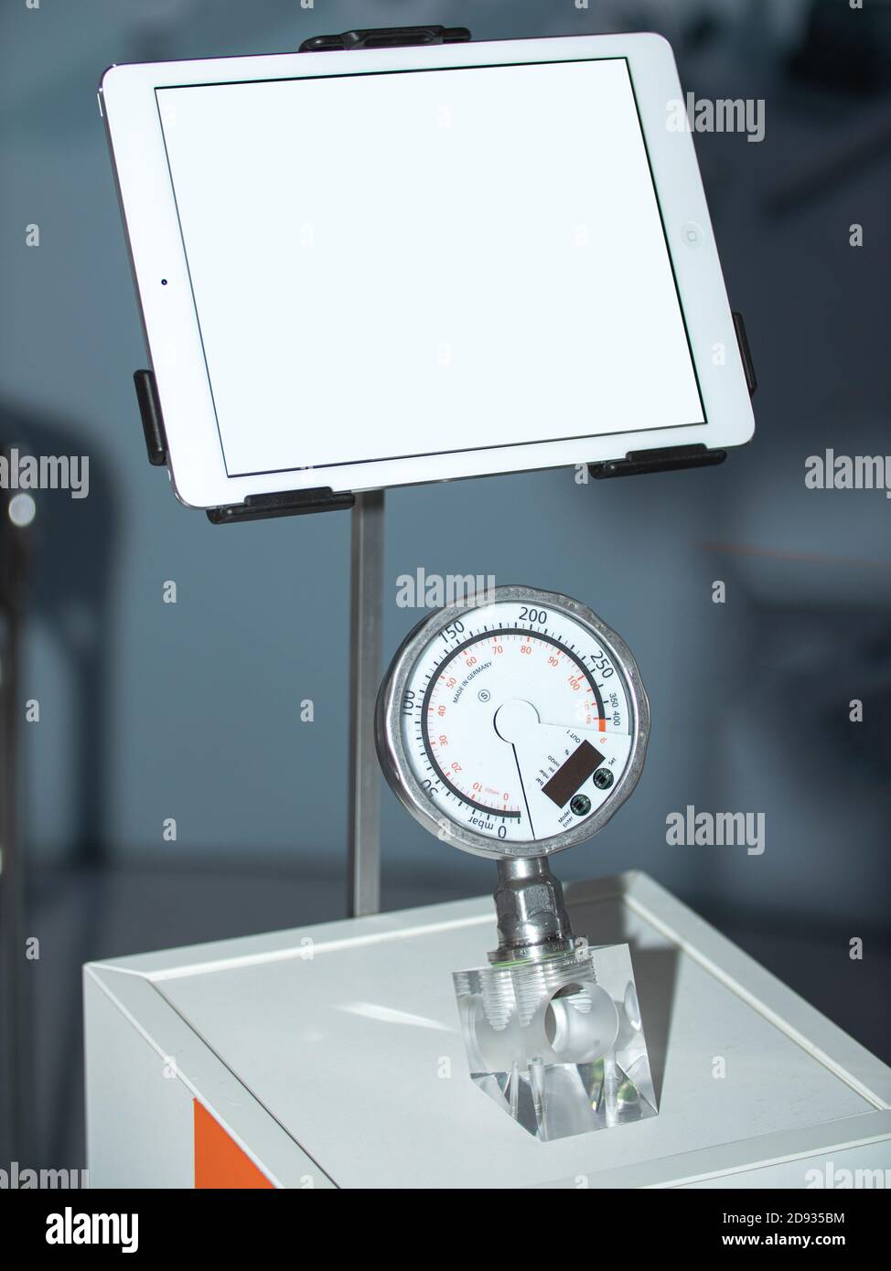 Pressure gage hi-res stock photography and images - Alamy