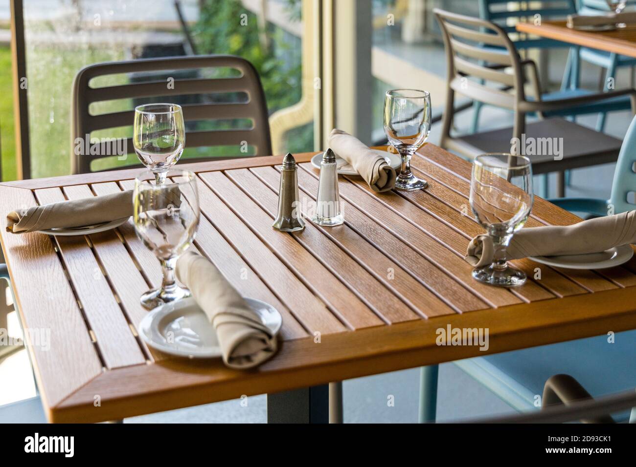 A causal dining table setting on a patio for lunch or dinner Stock ...