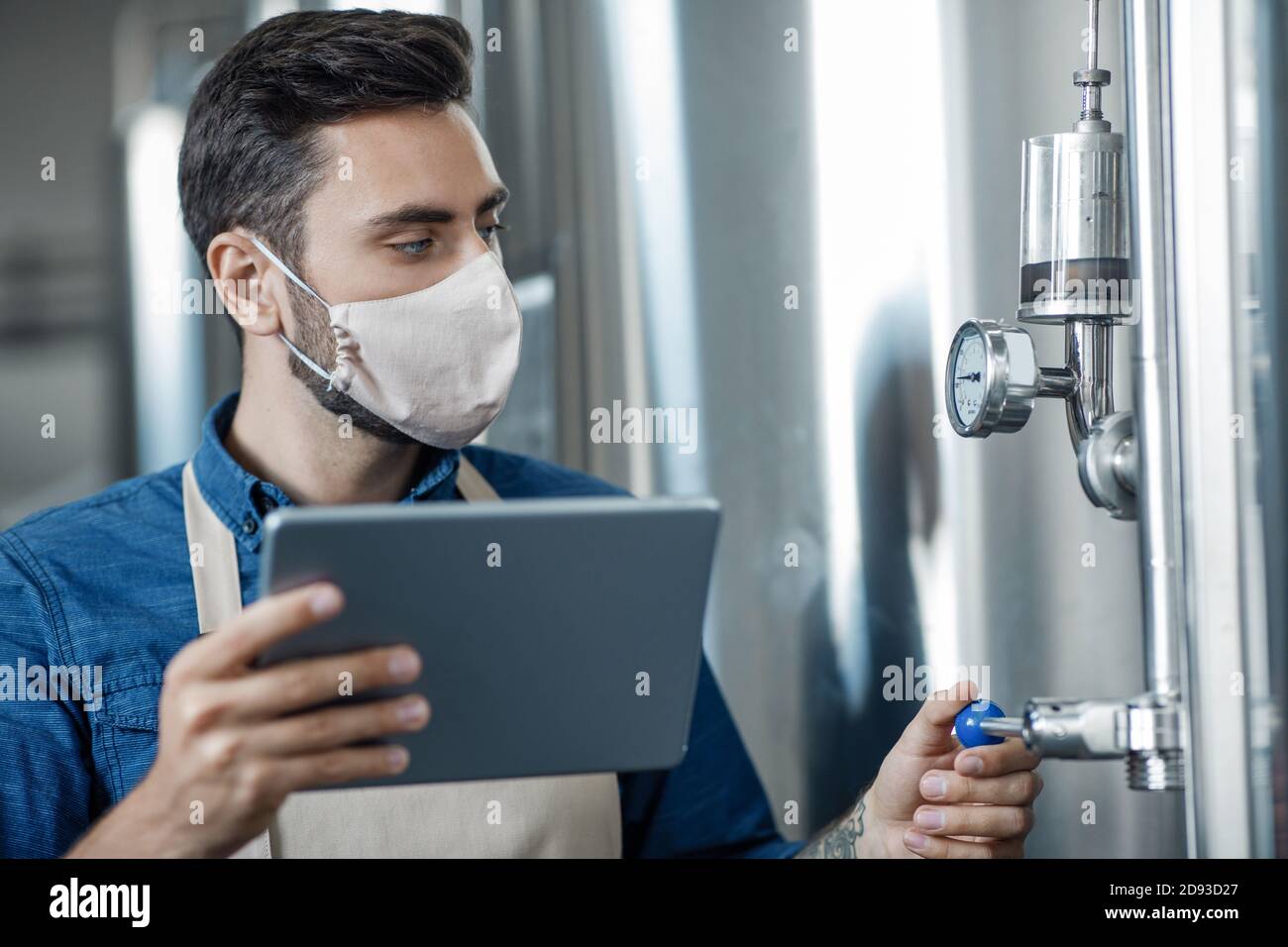 Guy close up factory looks hi-res stock photography and images - Alamy