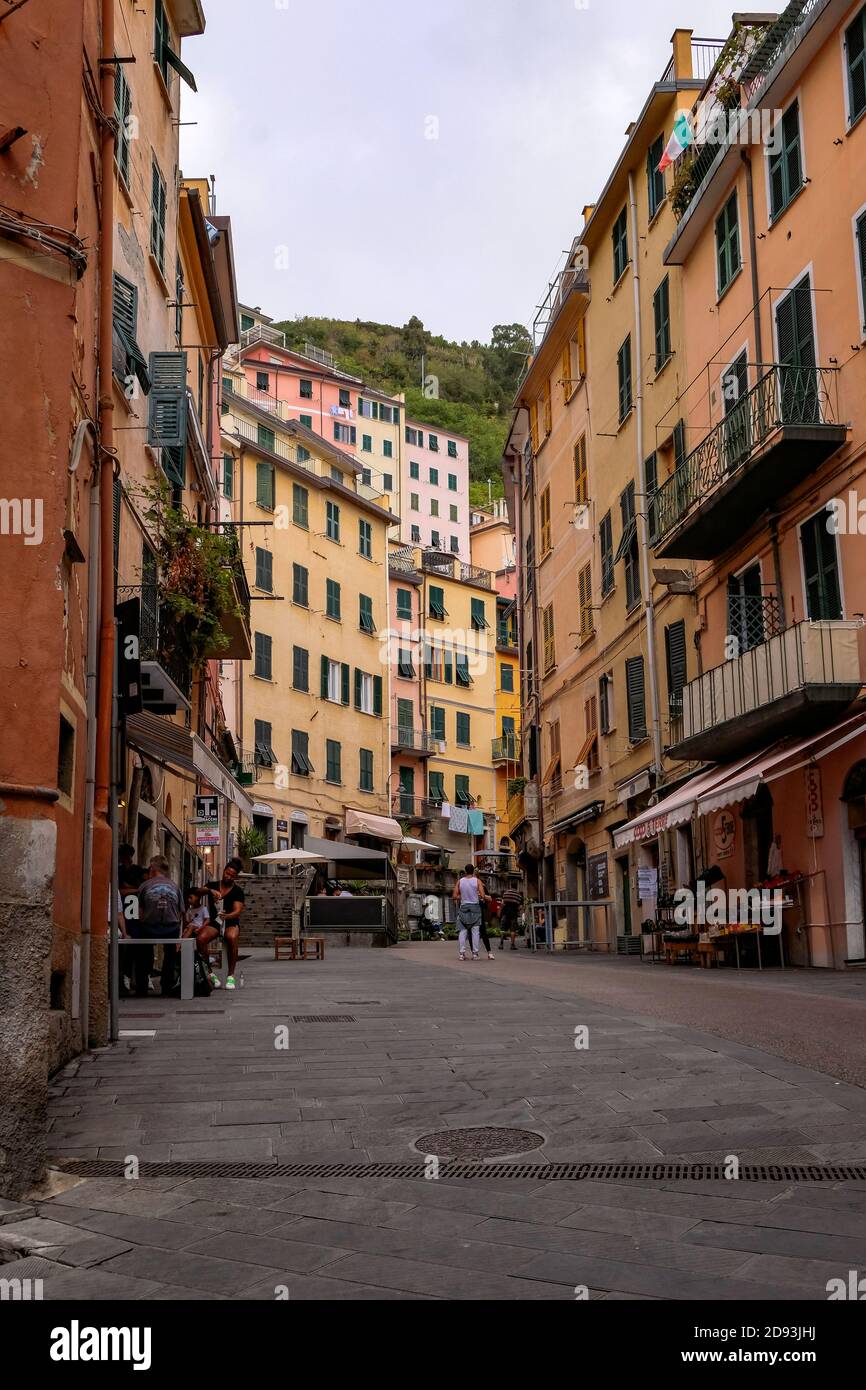 Small Street with Colorful Traditional Houses - Riomaggiore, Cinque Terre, Italy Stock Photo - Alamy