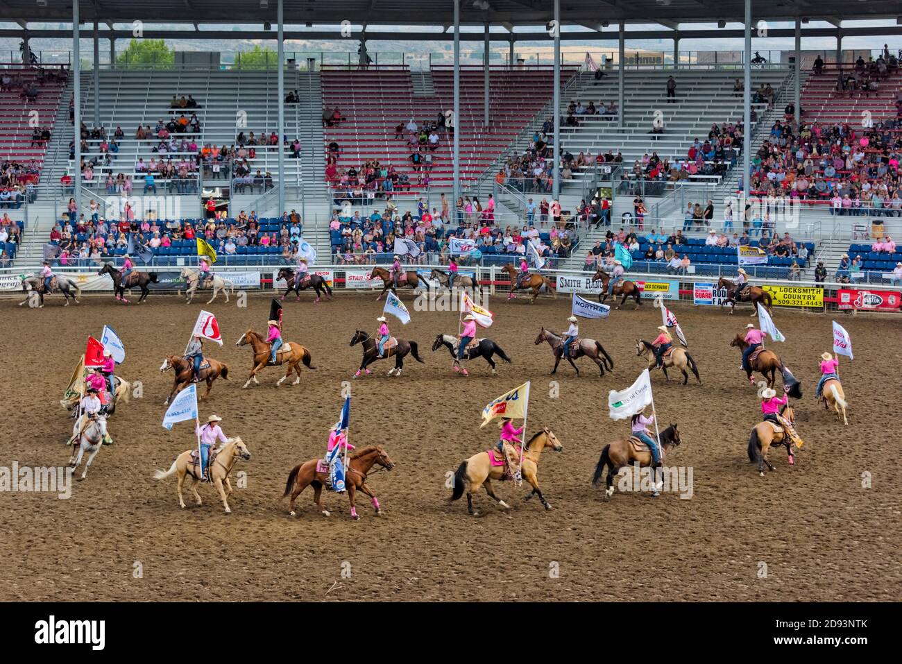 Cowgirl on horse hi-res stock photography and images - Alamy
