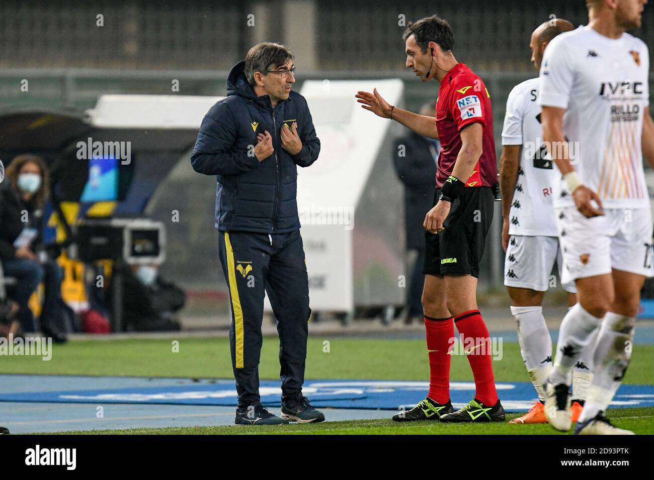 Football referee talking player hi-res stock photography and images - Alamy