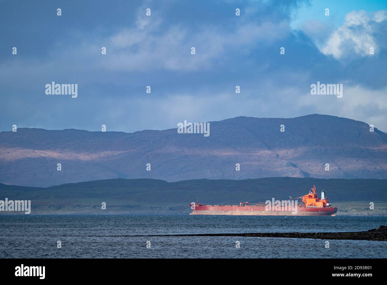 Super oil tanker hi-res stock photography and images - Alamy
