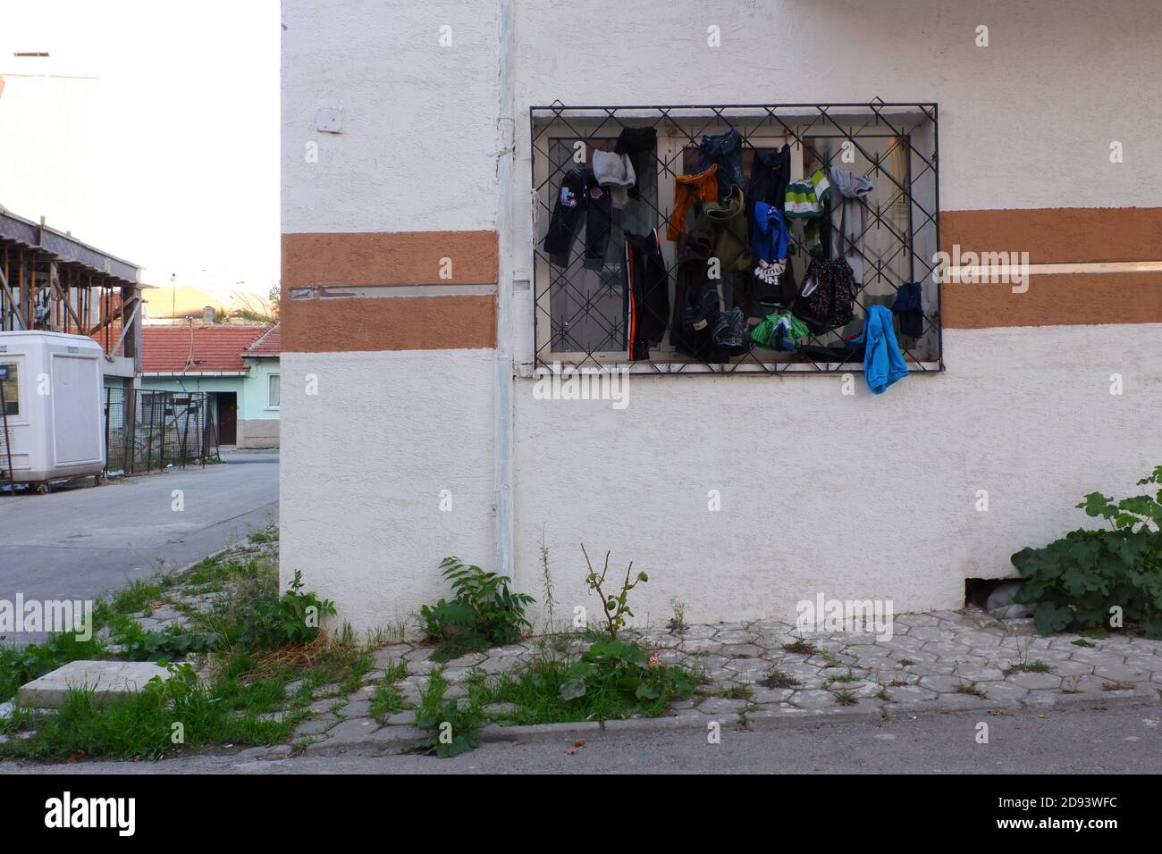 Laundry hanging out of window hi-res stock photography and images - Alamy