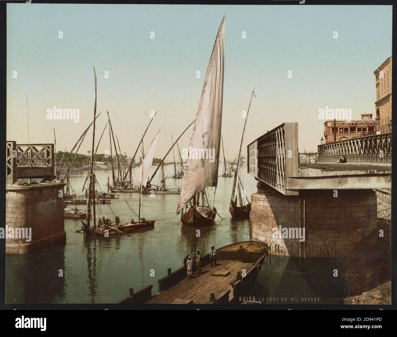 Kairo, le Pont du Nil ouvert Stock Photo - Alamy
