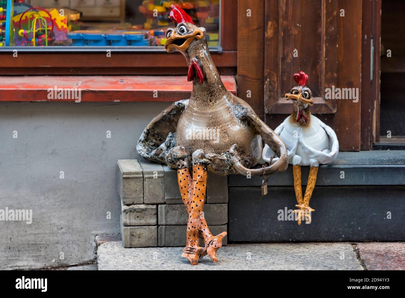 Rooster statue hi-res stock photography and images - Alamy