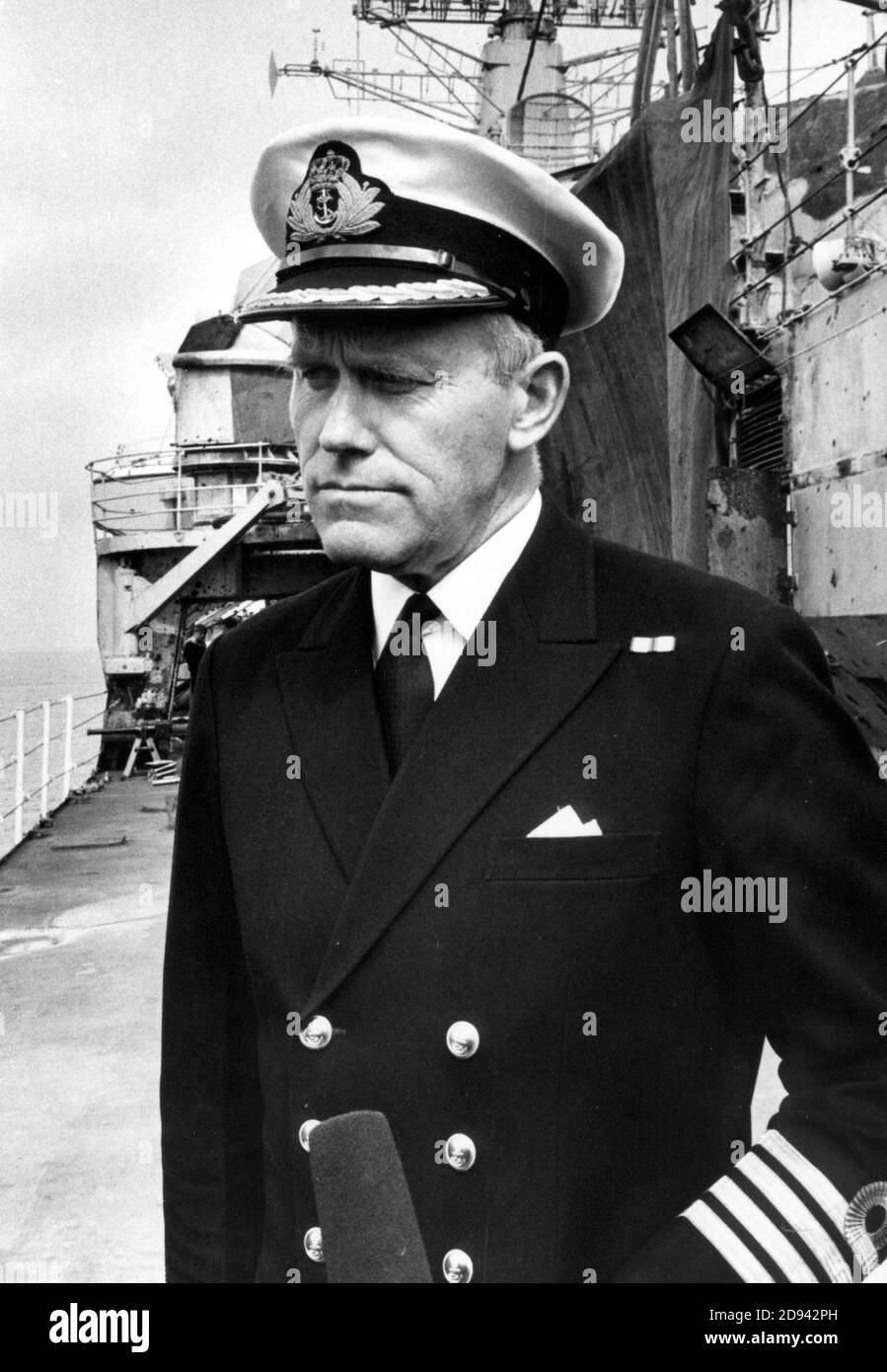FALKLANDS WAR CAPTAIN MICHAEL BARROW,50, SKIPPER OF HMS GLAMORGAN ...