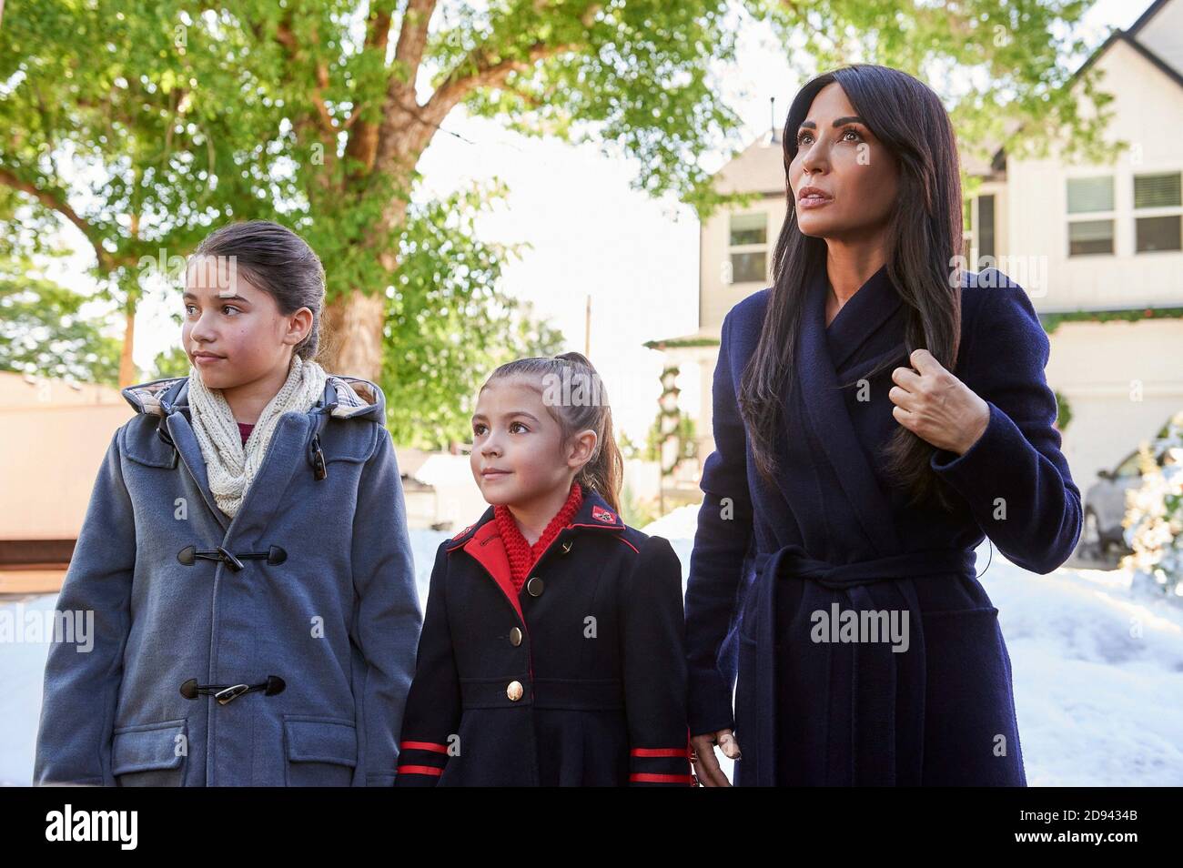 HOLLY & IVY, (aka HOLLY AND IVY), from left: Sadie Coleman, Piper Rubio ...