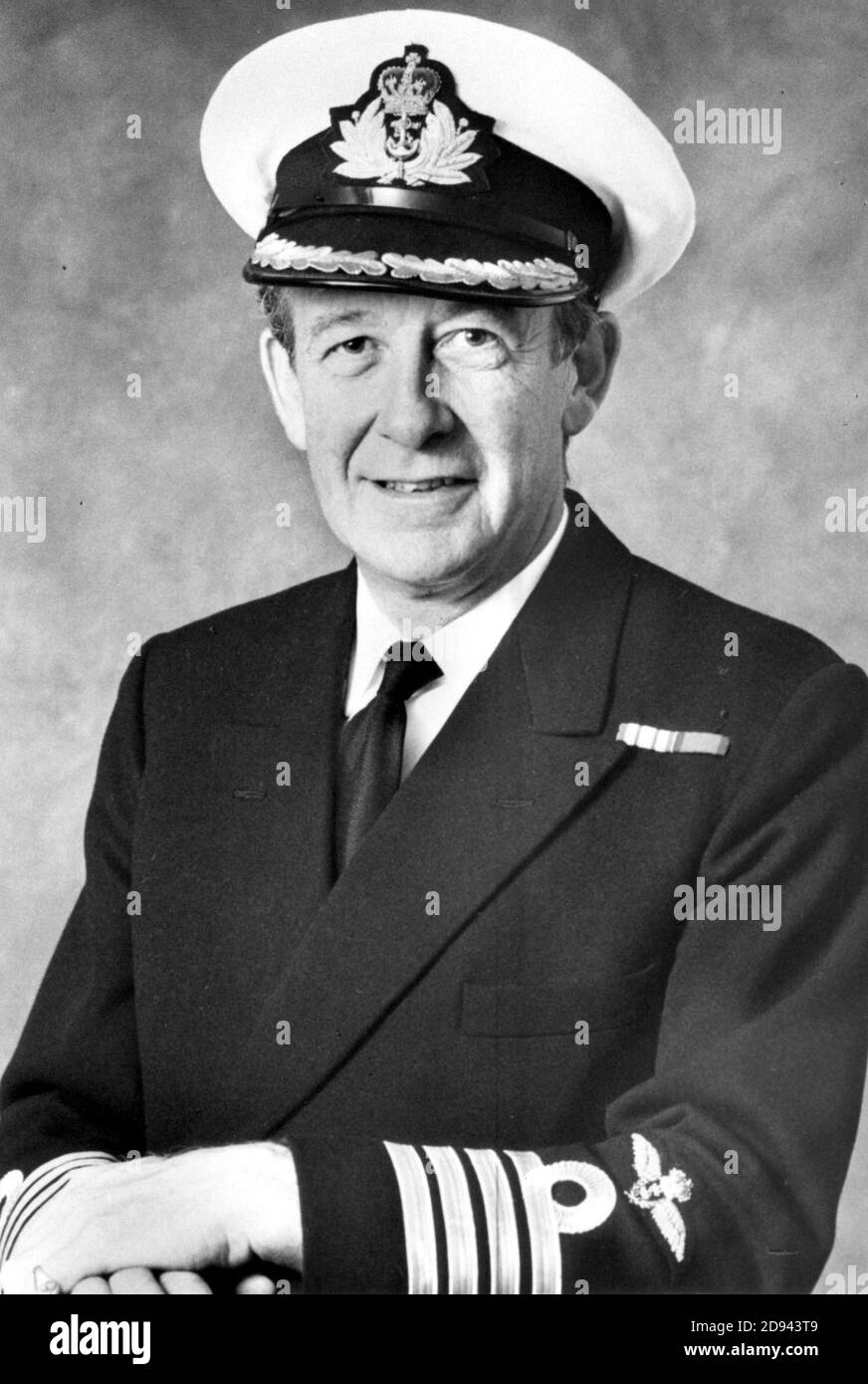 CAPTAIN BRIAN G. YOUNG, HMS ANTRIM 1982 PORTSMOUTH Stock Photo - Alamy