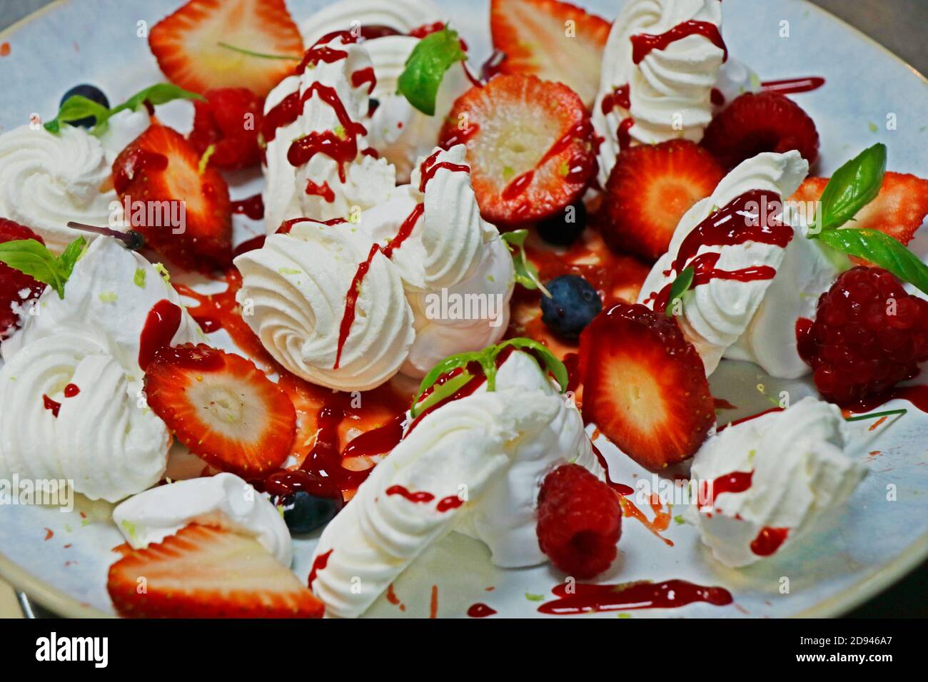 English raspberry strawberry fruit trifle hi-res stock photography and ...