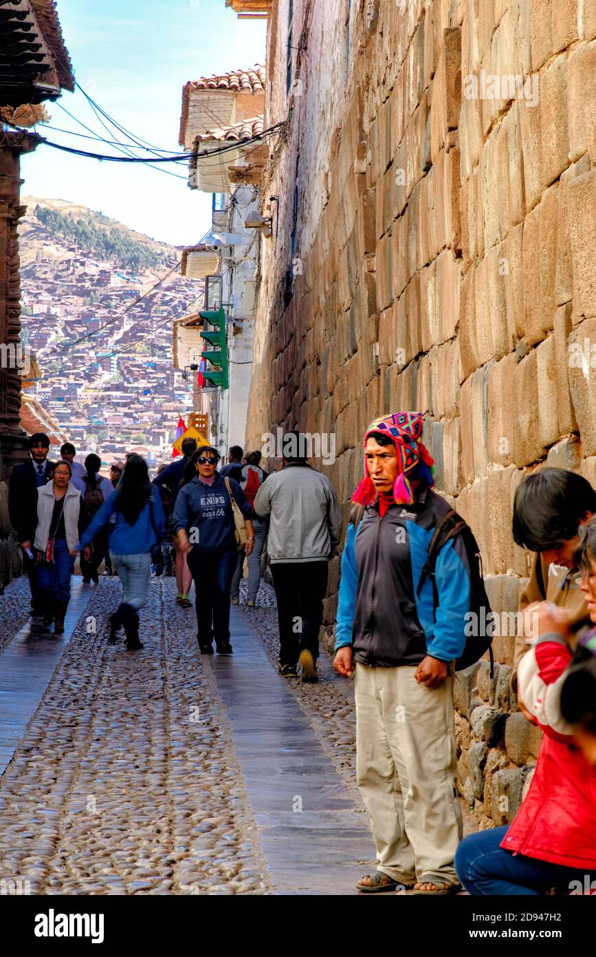 The Inca Road, Hathunrumiyoc, heading towards Plaza de Armas Stock ...