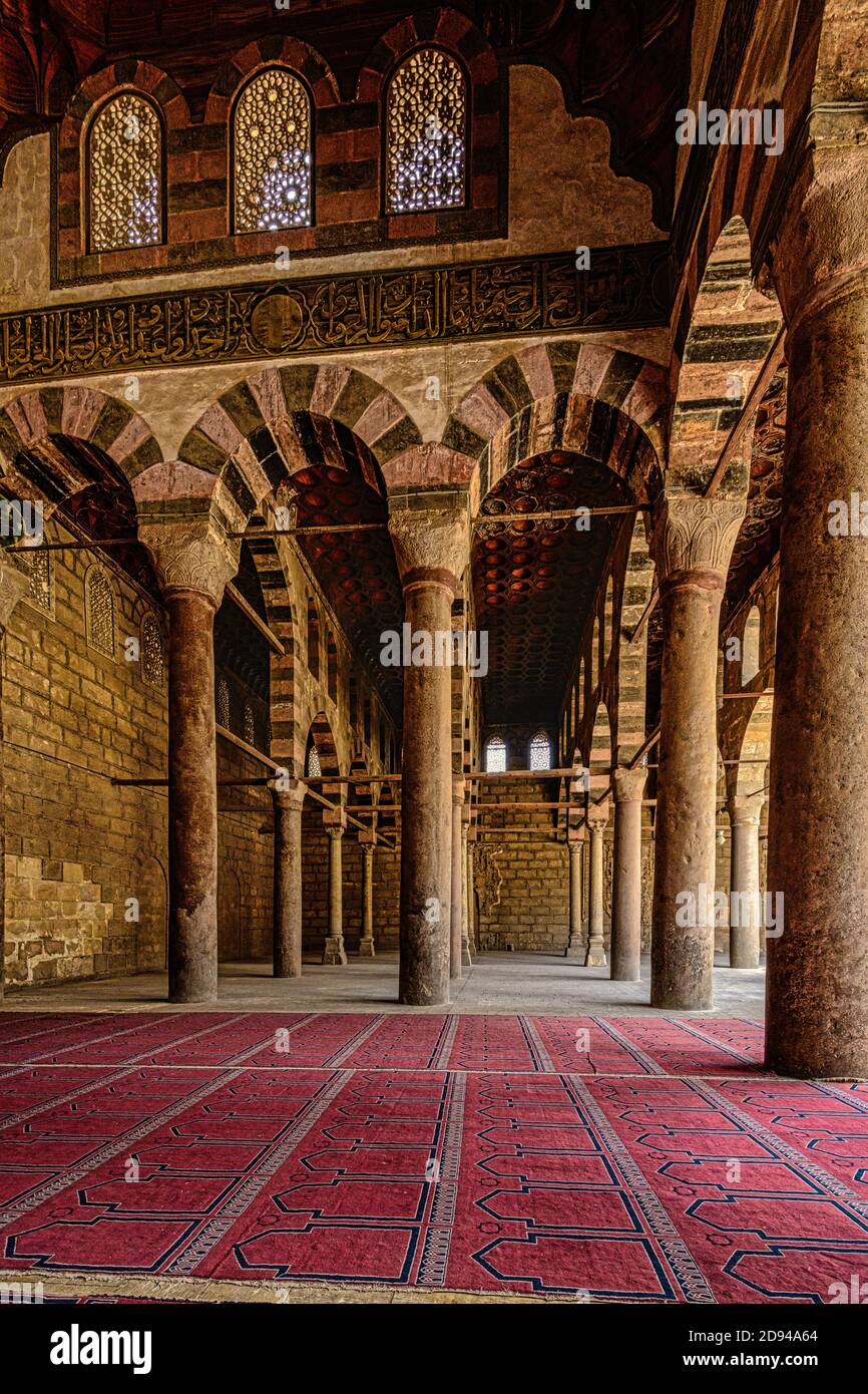 Parallel columns hi-res stock photography and images - Alamy