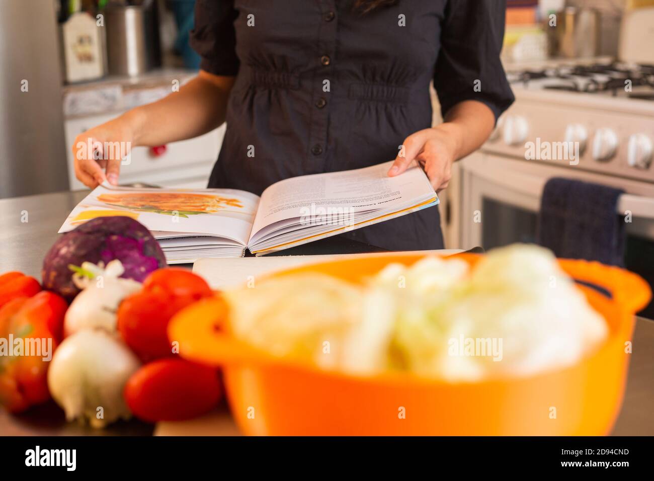 Woman recipe book hi-res stock photography and images - Alamy