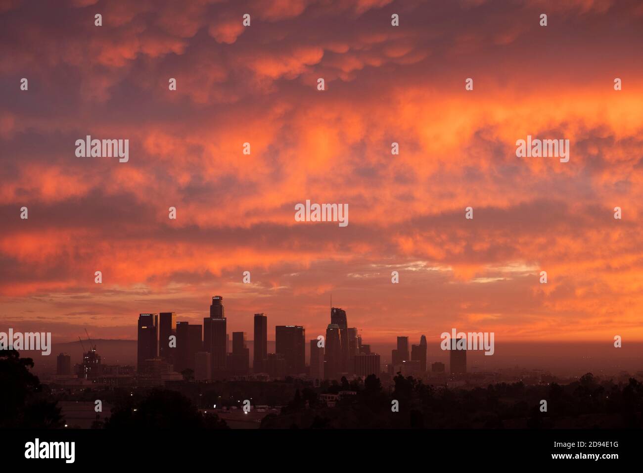 Downtown skyline hi-res stock photography and images - Alamy