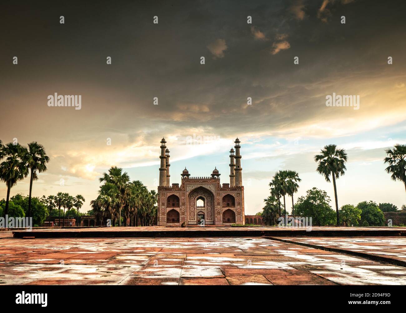 Tomb of Akbar the Great at Sikandra Fort in Agra Stock Photo - Alamy