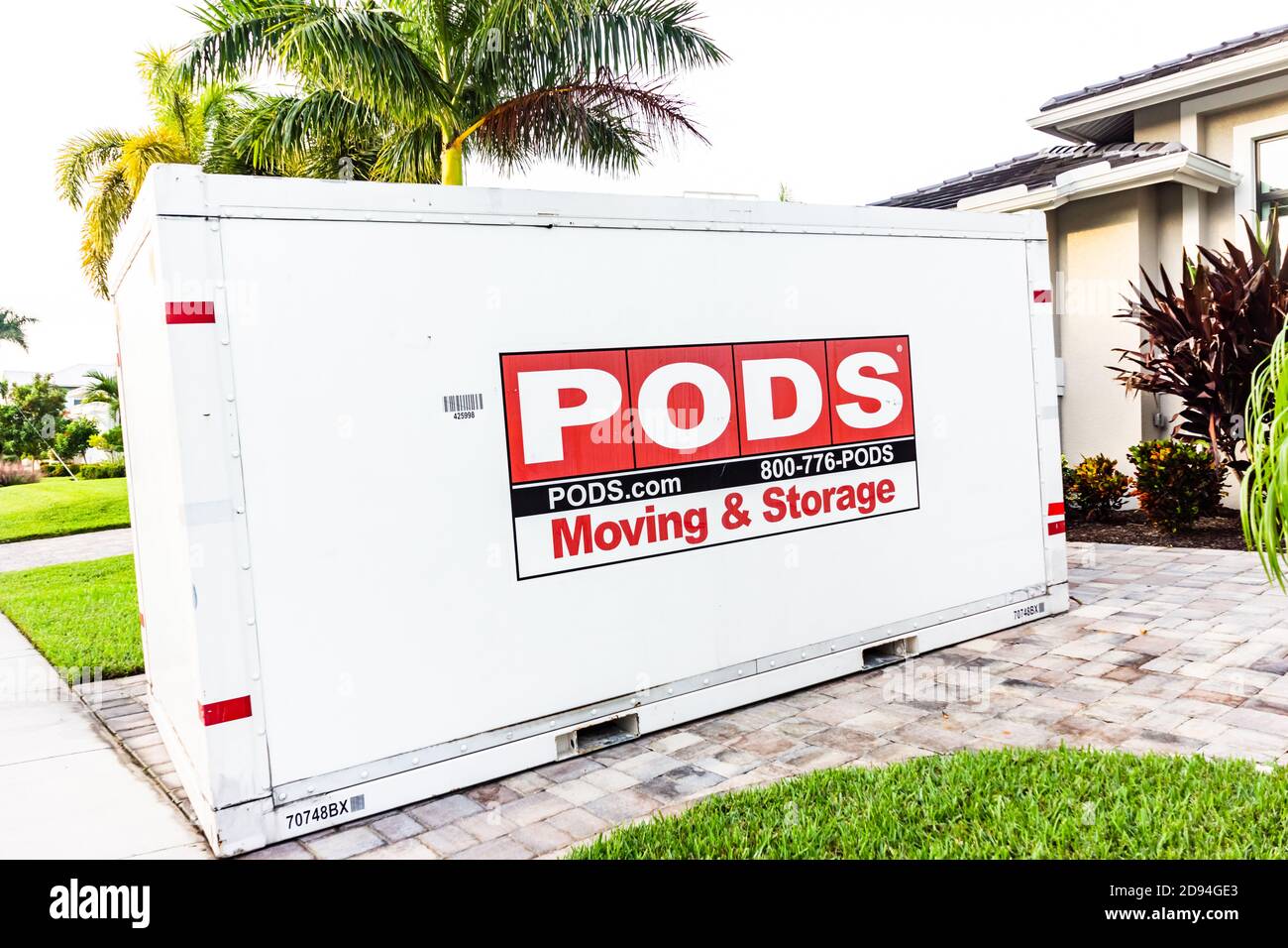 Pods moving storage container hi-res stock photography and images - Alamy